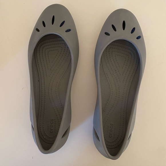 CROCS | Shoes | Crocs Gray Kelli Flats | Poshmark